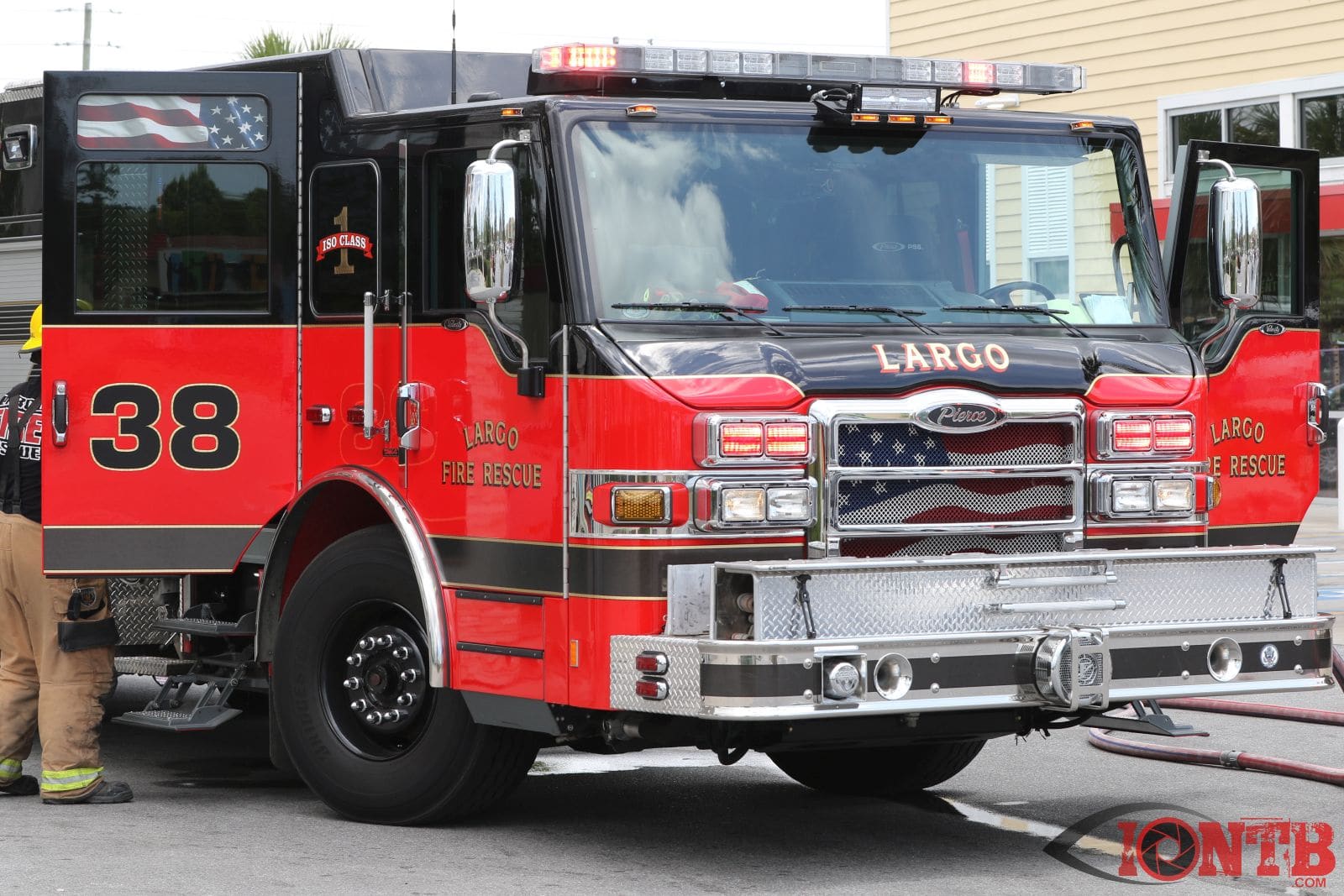 Fire Consumes Vehicle of Sunstar Paramedics EMS Supervisor in Largo - IONTB